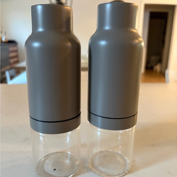 Curtis Stone | Dining | Curtis Stone Gray Gravity Salt And Pepper ...